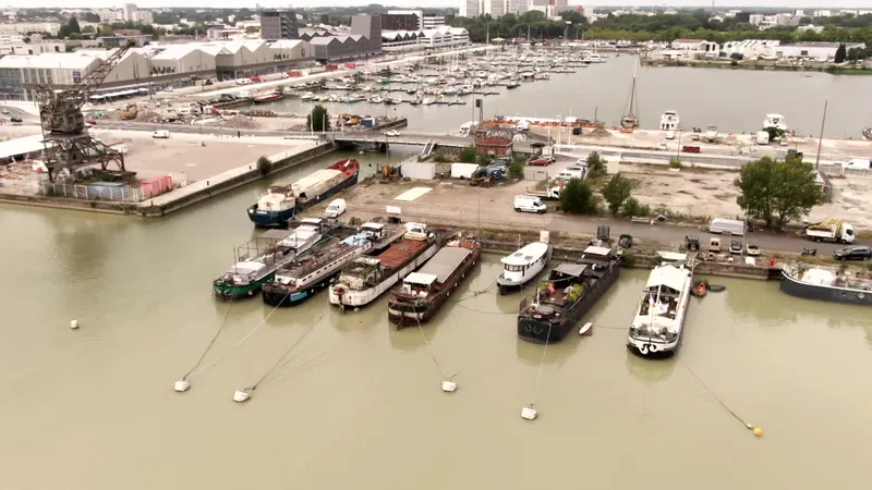 Le village des péniches des Bassins à Flot pourrait disparaitre
