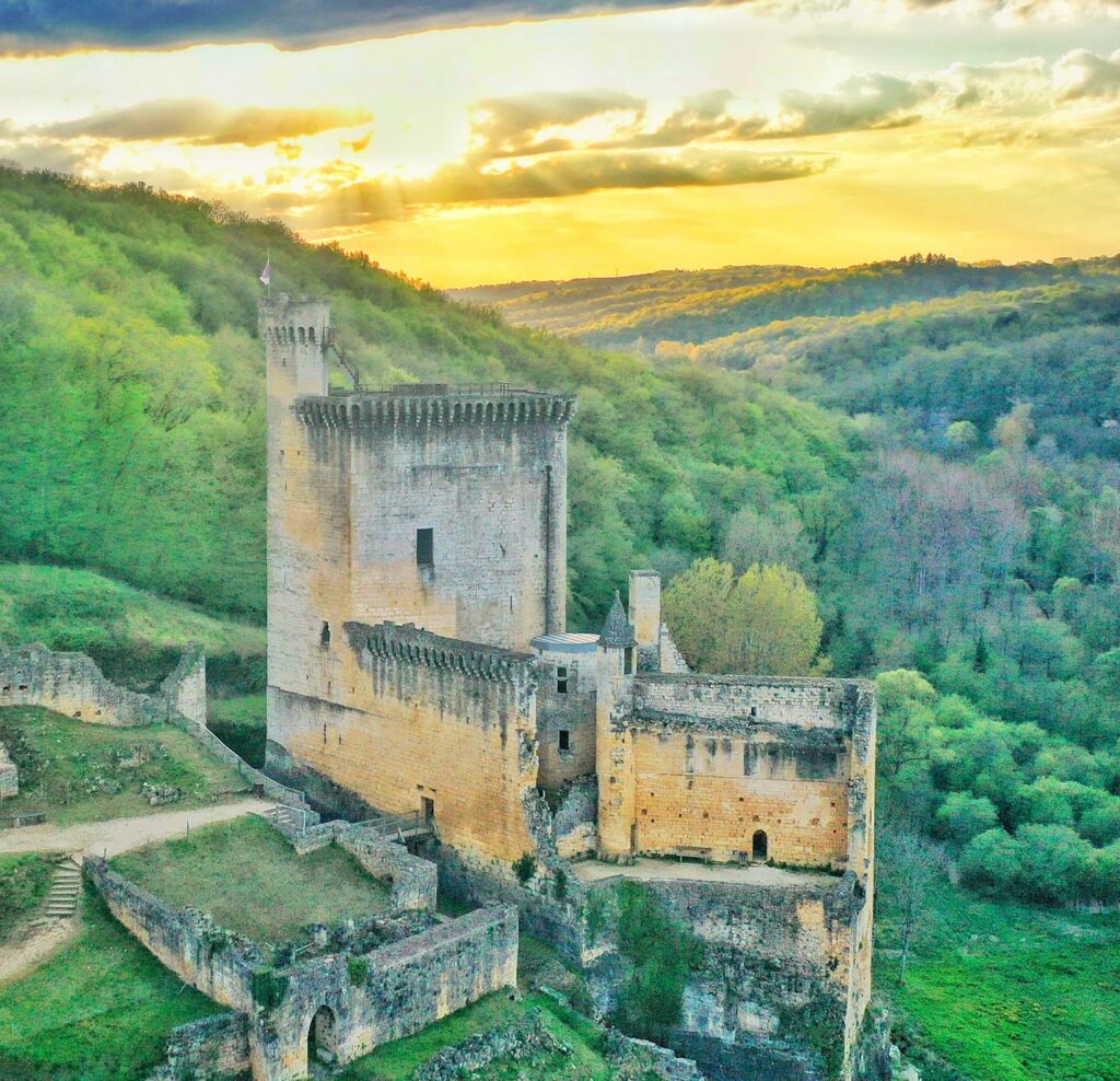 Château de Commarque : un voyage à travers 15 000 ans d'histoire en Gironde