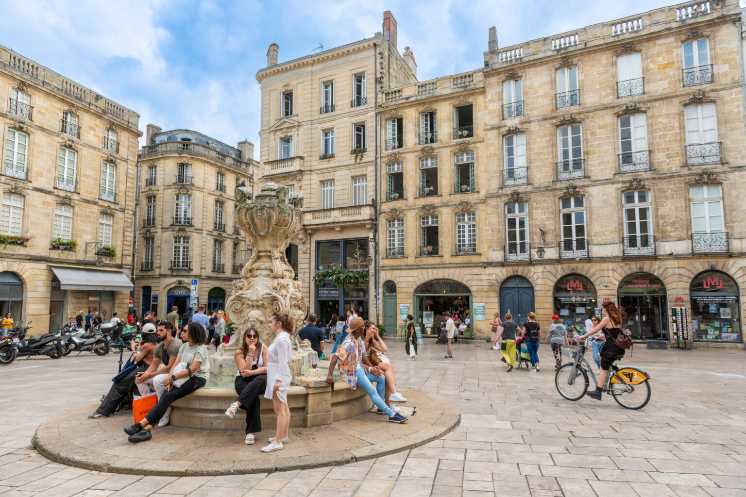 L'histoire et les secrets de la Place du Parlement de Bordeaux