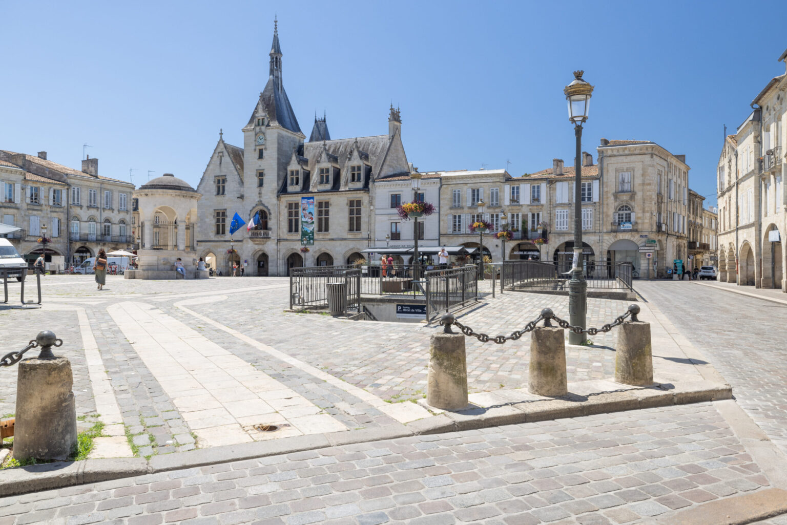 Libourne, une ville à découvrir entre fleuve, patrimoine et une douceur ...