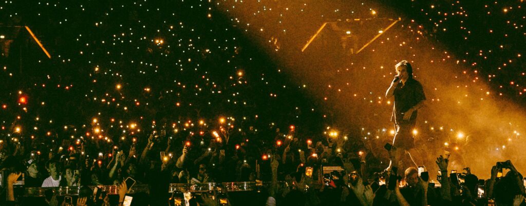 Orelsan revient en 2026 avec une nouvelle tournée à l’Arkéa Arena